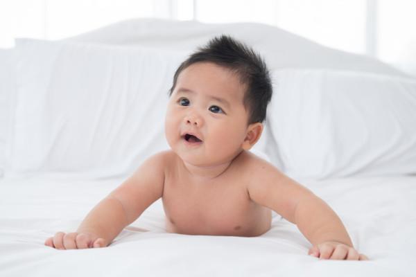 Berat Badan Bayi Normal Sesuai Usia dan Faktor yang Mempengaruhinya ...